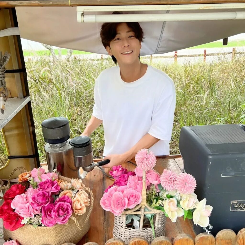 JUNG (พี่จอง) 1 ใน 3 หนุ่มสุดน่ารักจากช่อง Cullen Hateberry