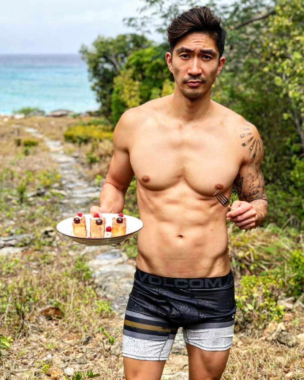 Ronnie Woo เชฟหนุ่มชาวอเมริกัน เจ้าของเรือนร่างสุดเซ็กซี่