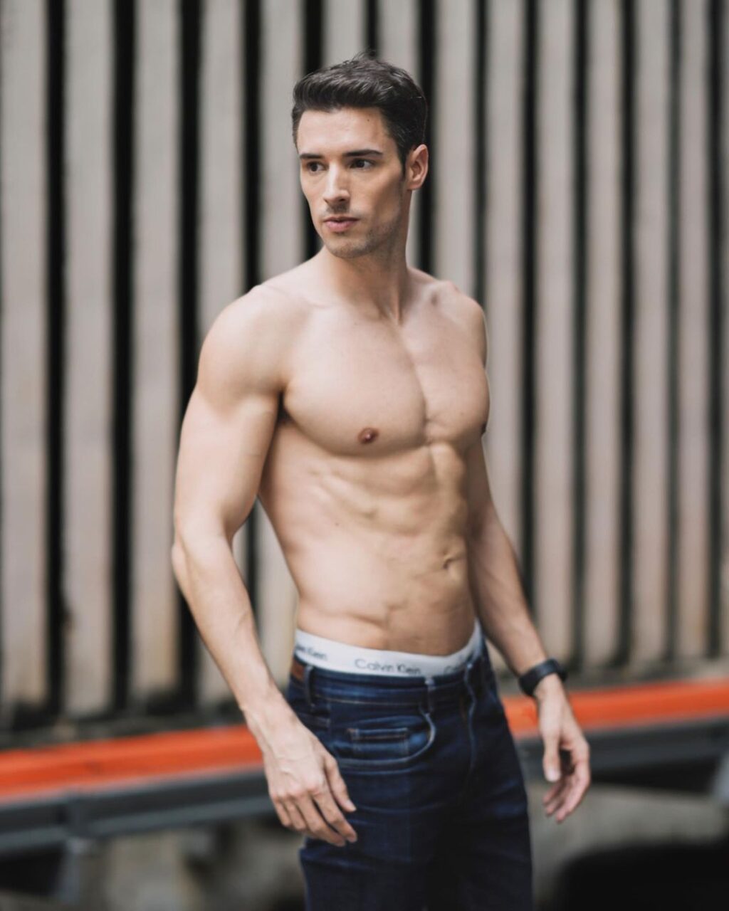 Jacob Egginton เจ้าของบริษัท JEM โปรไฟล์หรู ถ่ายแบบแซ่บไม่เบา!