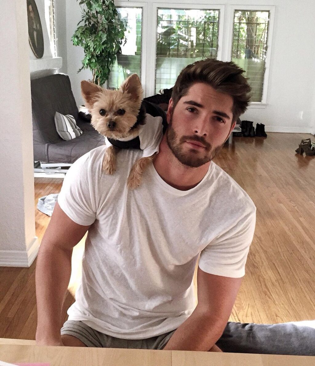 Nick Bateman นักแสดงและนายแบบดาวรุ่งชาวอเมริกัน