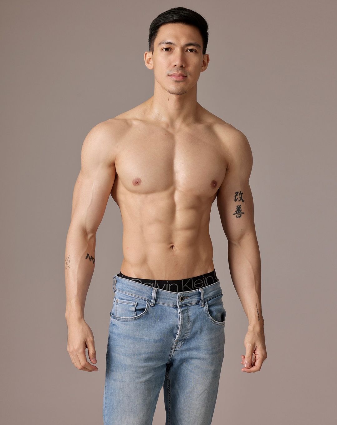 Cho Lim เทรนเนอร์หนุ่มสุดฟิตชาวฟิลิปปินส์ บอกเลยช่วงล่างแน่นมาก