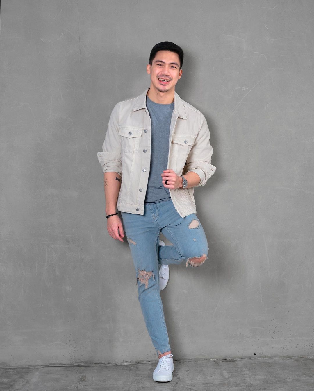 Cho Lim เทรนเนอร์หนุ่มสุดฟิตชาวฟิลิปปินส์ บอกเลยช่วงล่างแน่นมาก