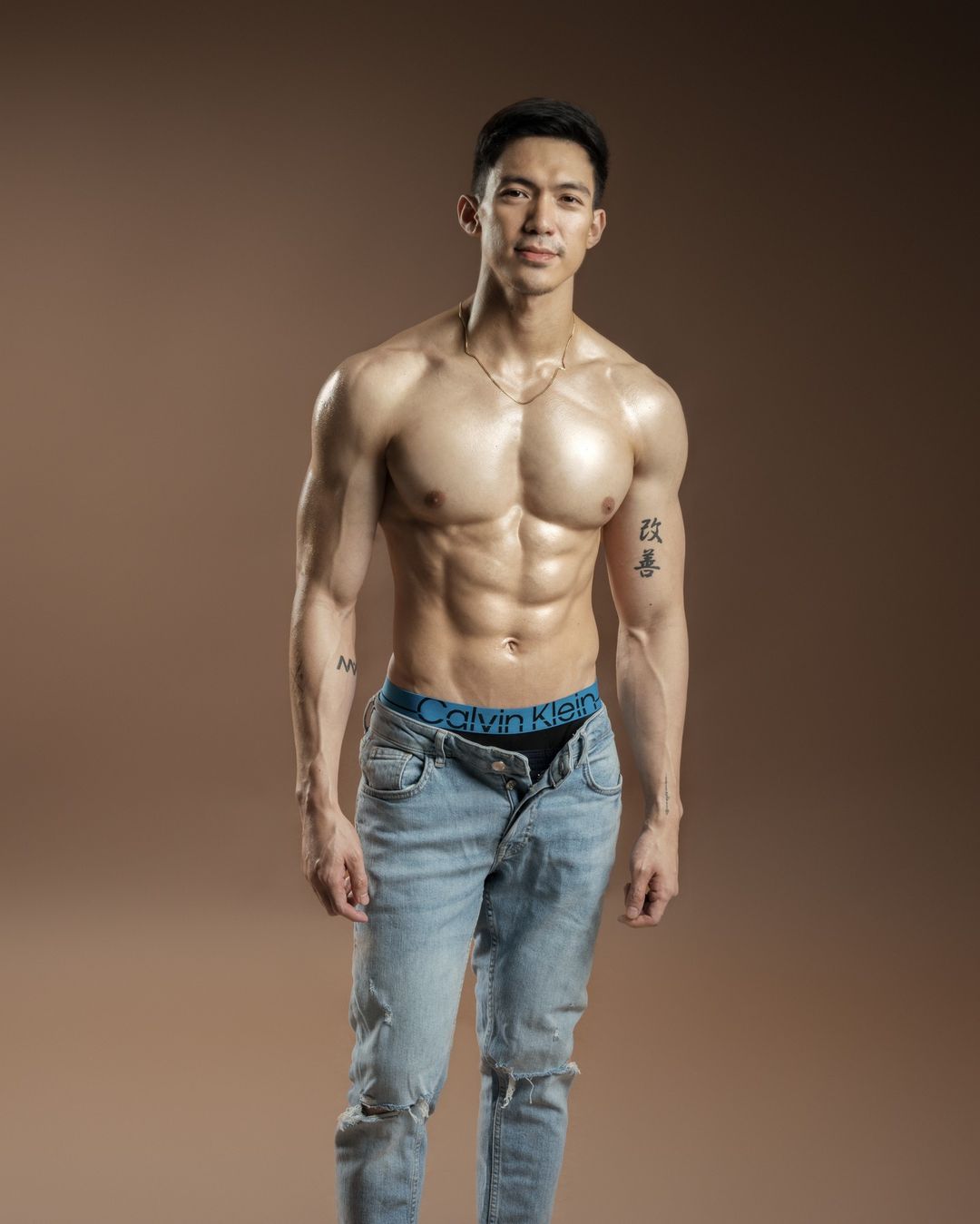 Cho Lim เทรนเนอร์หนุ่มสุดฟิตชาวฟิลิปปินส์ บอกเลยช่วงล่างแน่นมาก