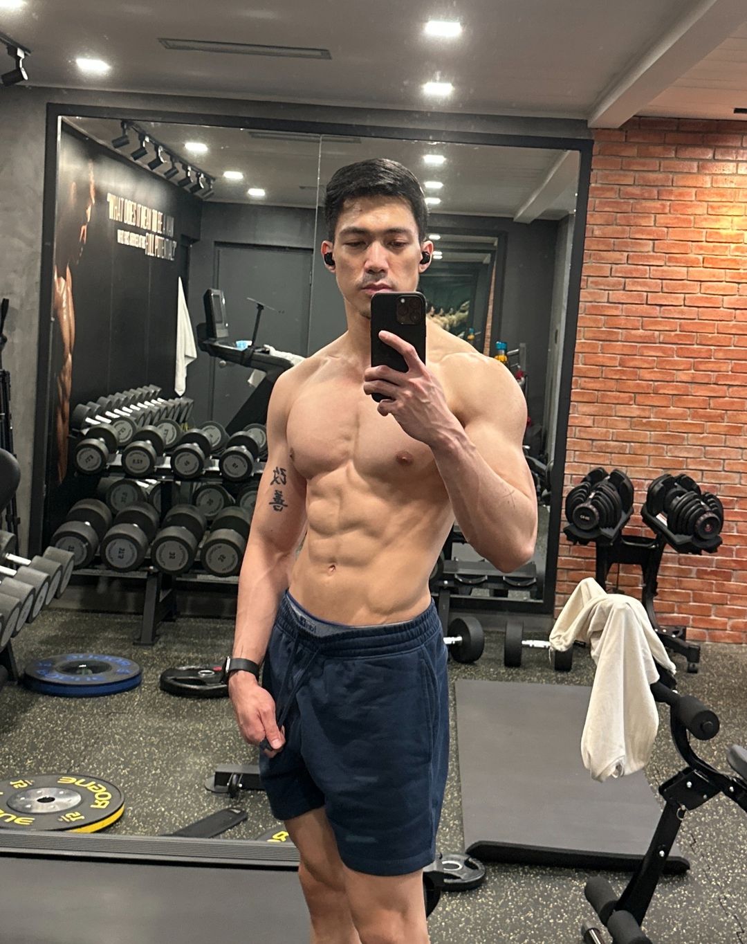 Cho Lim เทรนเนอร์หนุ่มสุดฟิตชาวฟิลิปปินส์ บอกเลยช่วงล่างแน่นมาก